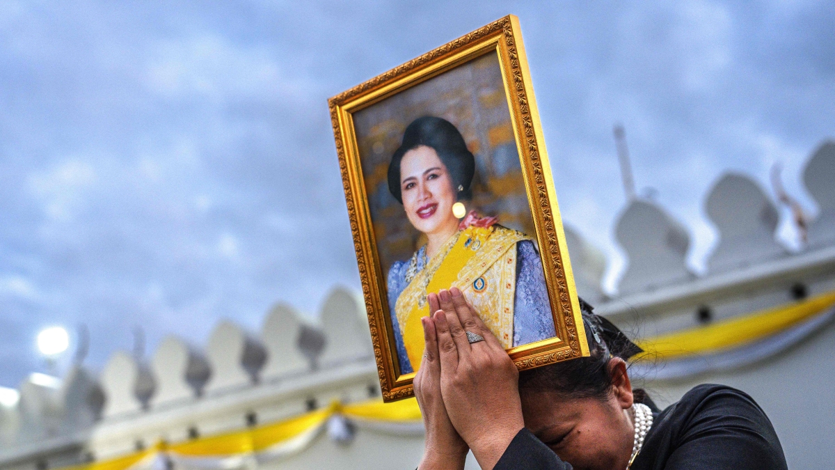 La Thailandia ricorda la regina Sirikit, icona di glamour e matriarca ...